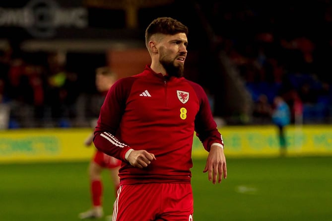 Wales international Tom Bradshaw on his start in senior football | cambrian-news.co.uk